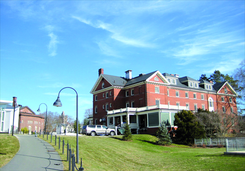 The picturesque Smith College, which comes alive at this time of the ...