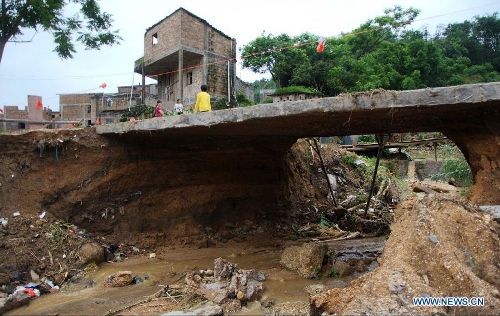 Heavy rain triggers floods and landslides in S China - Global Times