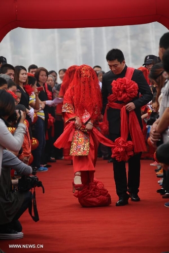 35 couples attend traditional wedding ceremony in Shandong - Global Times
