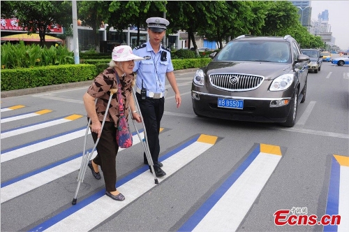 Crosswalk with 3D Design 'Floats' on Road in S China city - Global Times