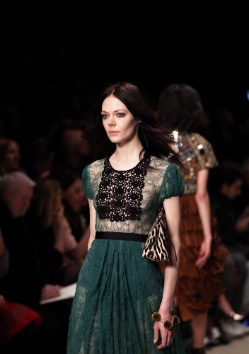 Snapshots of Burberry Prosum show at London Fashion Week - Global Times
