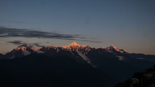 Sunrise of Meri Snow Mountain - Global Times