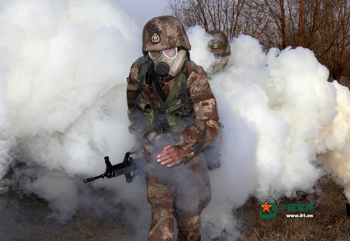 Tough training for new recruited PLA soldiers - Global Times