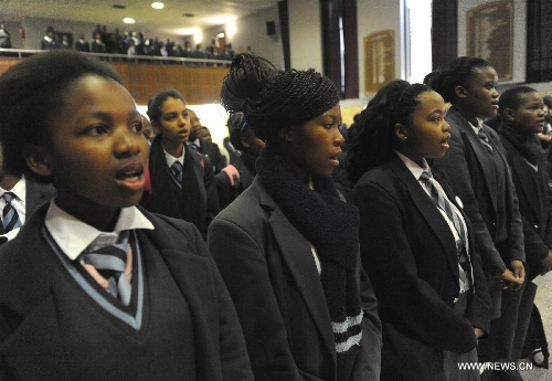 Students sing and pray for Mandela on his 95th birthday in South Africa ...
