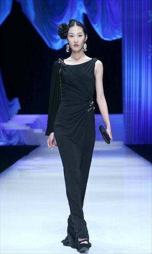 Models present creations at China Int'l Fashion Week - Global Times