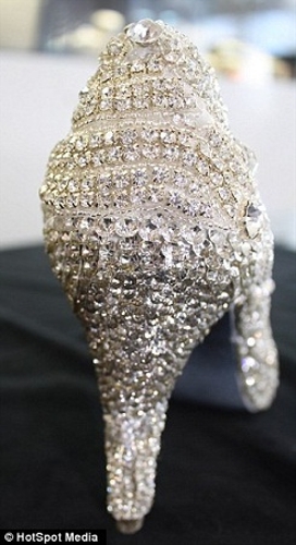 World's most expensive diamond shoes - Global Times