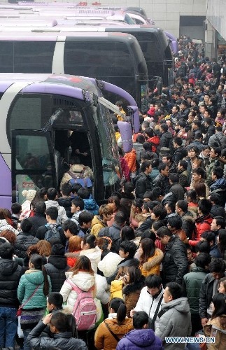 China's transport system sees travel rush around Spring Festival ...