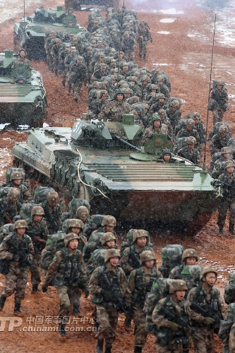 Armored brigade of Chengdu Military Region trained in snow - Global Times