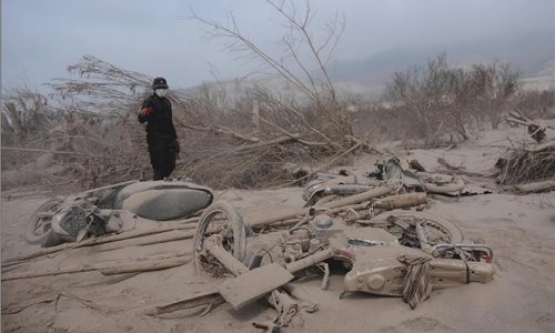 Indonesian rescuers search for victims after volcano eruption - Global ...