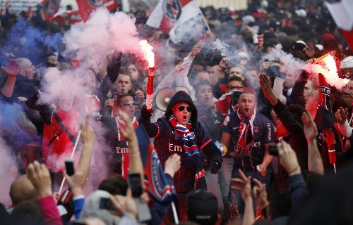 PSG's title celebrations marred by clashes between fans and riot police ...