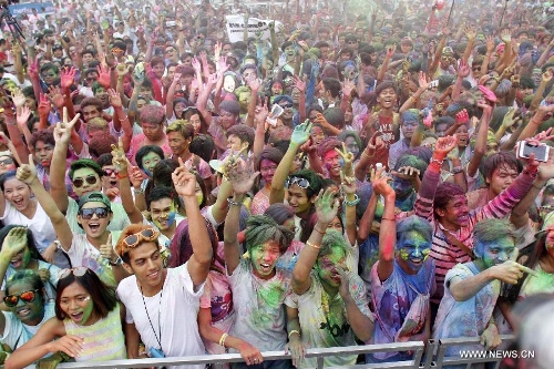 Color Race attracts youths in Cambodia - Global Times