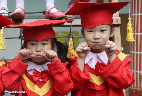 Children take creative graduation photos in SW China - Global Times