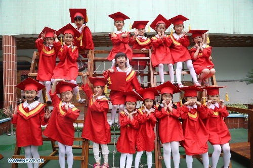 Children take creative graduation photos in SW China - Global Times