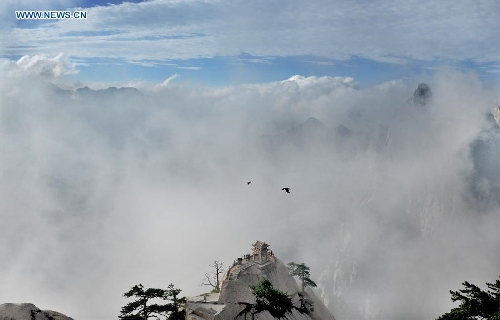 Scenery of Huashan Mountain blanketed by mist in NW China - Global Times
