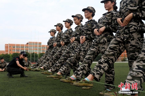 Students receive military training in strict way - Global Times