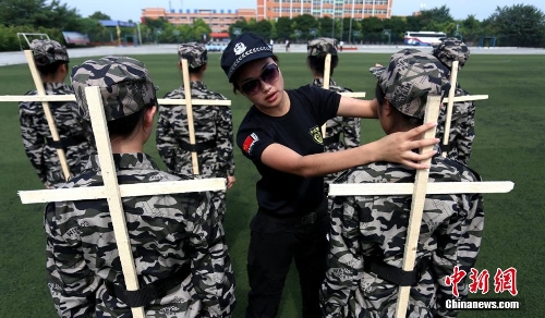 Students receive military training in strict way - Global Times