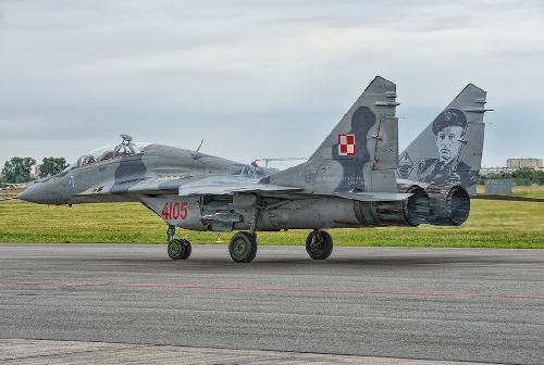 Hero's portrait painted on twin vertical fin of Mig-29UB - Global Times