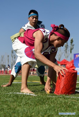 Athletes perform traditional sport event during Ethnic Games - Global Times