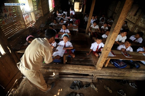 Temporary elementary school built in Indonesia - Global Times