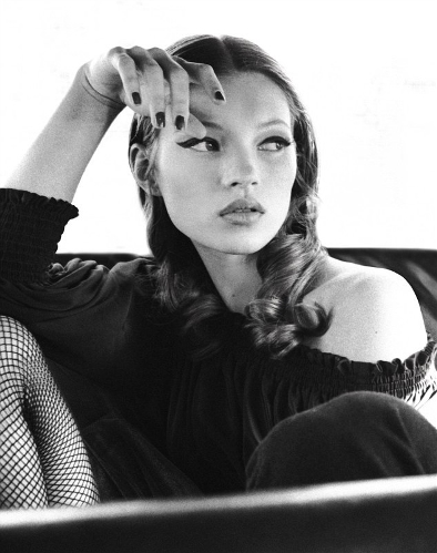 Supermodel Kate Moss unveils rare photos shot first for Bazaar - Global ...