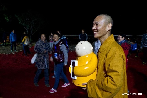 Robot monk with artificial intelligence makes debut in Beijing - Global ...