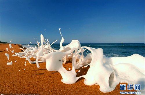 Amazing sea waves in S. Africa - Global Times