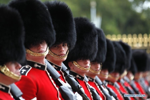 British Royal Guards attend changing ceremony at Buckingham Palace ...
