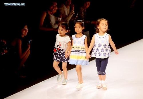 Child models present creation during Shanghai Fashion Week - Global Times