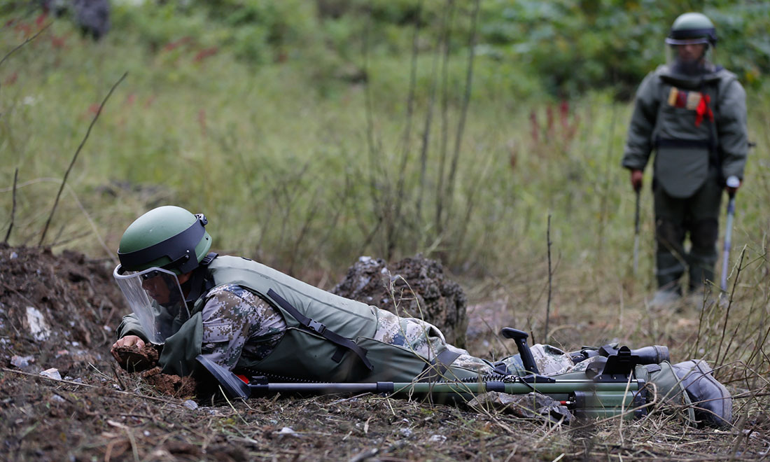 Chinese army conducts minesweeping mission along Vietnam border ...