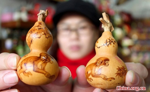 Monkeys on artist's gourd pyrography - Global Times