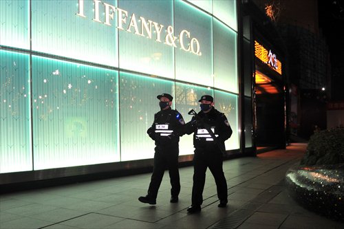 Shanghai’s downtown police keep their cool on patrol - Global Times