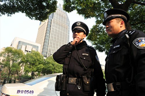 Shanghai’s downtown police keep their cool on patrol - Global Times