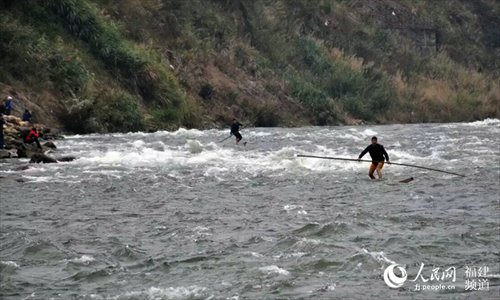 Fantastic show of 'surfing on wooden pole' in Fujian - Global Times