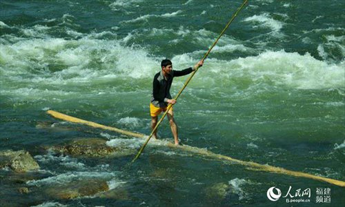Fantastic show of 'surfing on wooden pole' in Fujian - Global Times