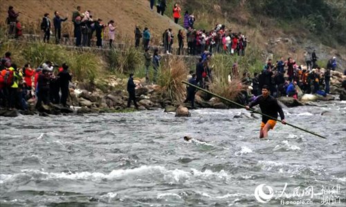 Fantastic show of 'surfing on wooden pole' in Fujian - Global Times