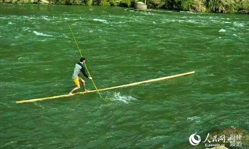 Fantastic show of 'surfing on wooden pole' in Fujian - Global Times