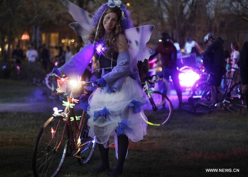 Bicycle lovers enjoy bike rave party in Vancouver - Global Times