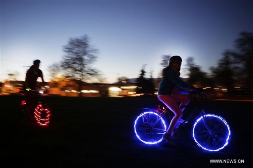 Bicycle lovers enjoy bike rave party in Vancouver - Global Times