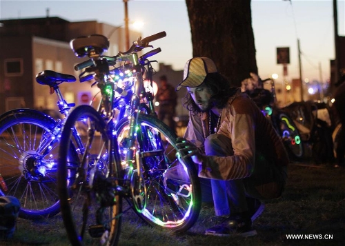 Bicycle lovers enjoy bike rave party in Vancouver - Global Times