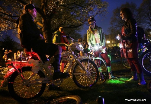 Bicycle lovers enjoy bike rave party in Vancouver - Global Times