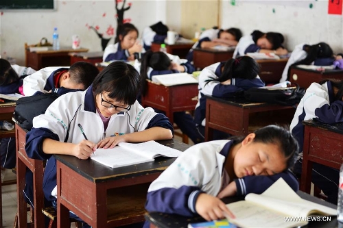 Hard time for Chinese high school students to take college entrance ...
