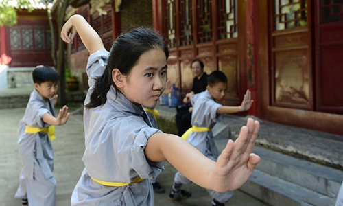 Children learn Kungfu, Shaolin culture during summer vacation in C ...