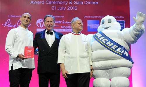 Michelin Guide Singapore 2016 launched with two hawker stalls included ...