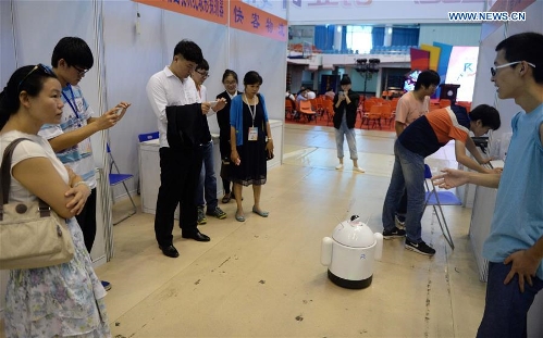 Robot fair displays innovative machinery of college students, NE China ...