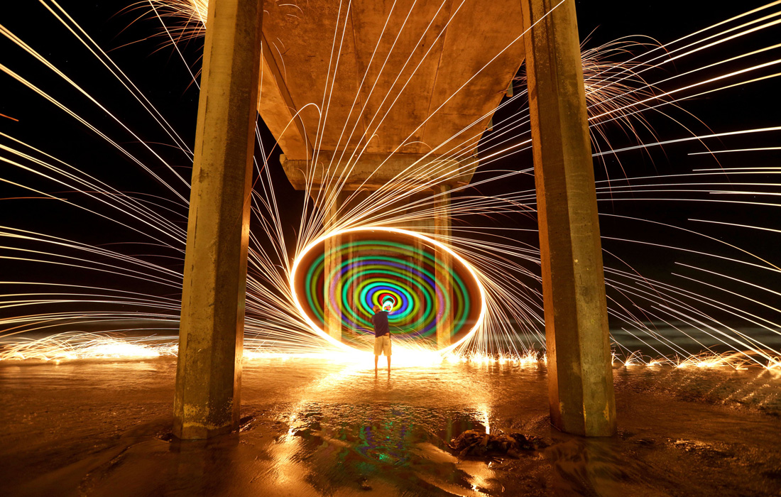 Rainbow-colored light show - Global Times