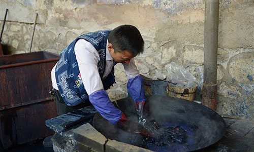 Tie-dyeing process: traditional folk technique of Bai ethnic group in ...