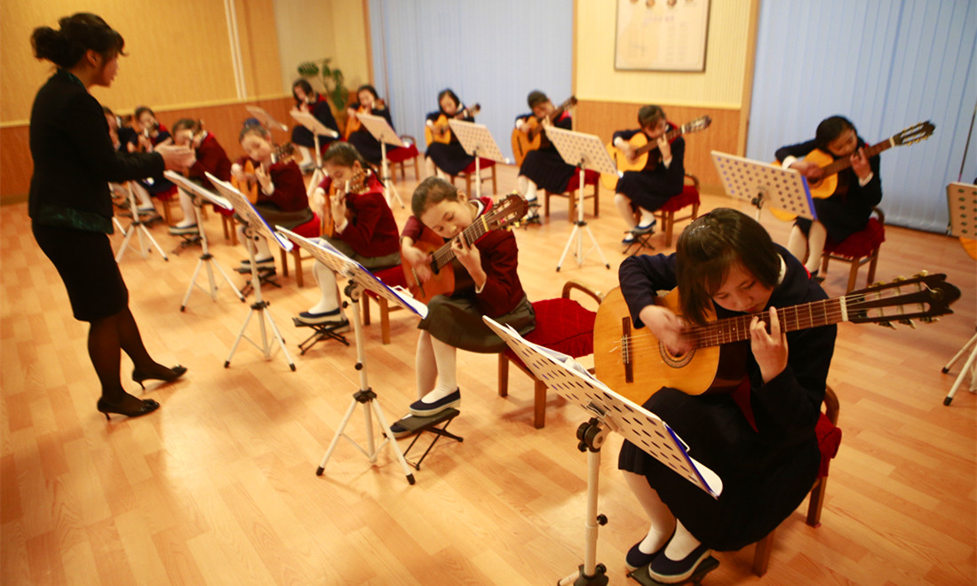 Foreign journalists visit Pyongyang Mangyongdae Children's Palace ...