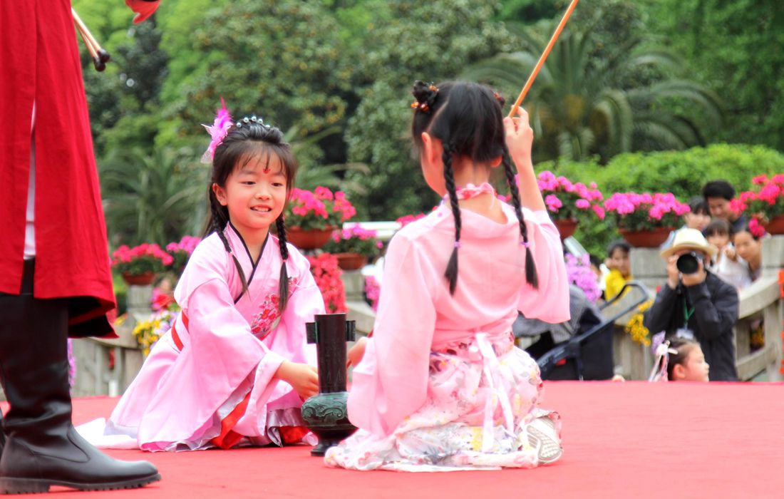 Traditional Chinese costume festival kicks off in Shanghai - Global Times