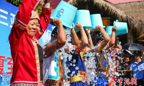 Li people participate in Ice Bucket Challenge on World ALS Day - Global ...