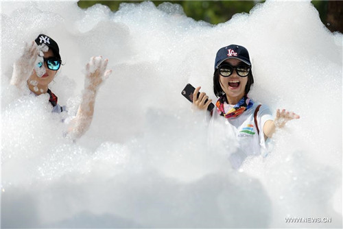 Rainbow Bubble Run held in China's Zhejiang - Global Times